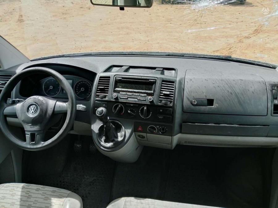 Grey Volkswagen Caravelle 2015 in Plunge, with an engine capacity of 2.00 L and mileage of 274 thousand km for 8900 €, photo 8 on AUTOMOTO.COM.LV