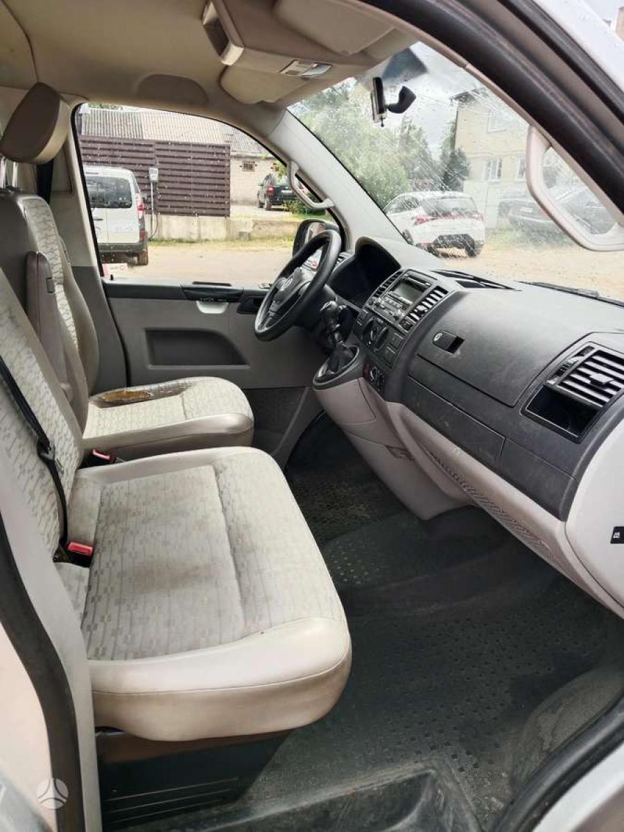Grey Volkswagen Caravelle 2015 in Plunge, with an engine capacity of 2.00 L and mileage of 274 thousand km for 8900 €, photo 9 on AUTOMOTO.COM.LV