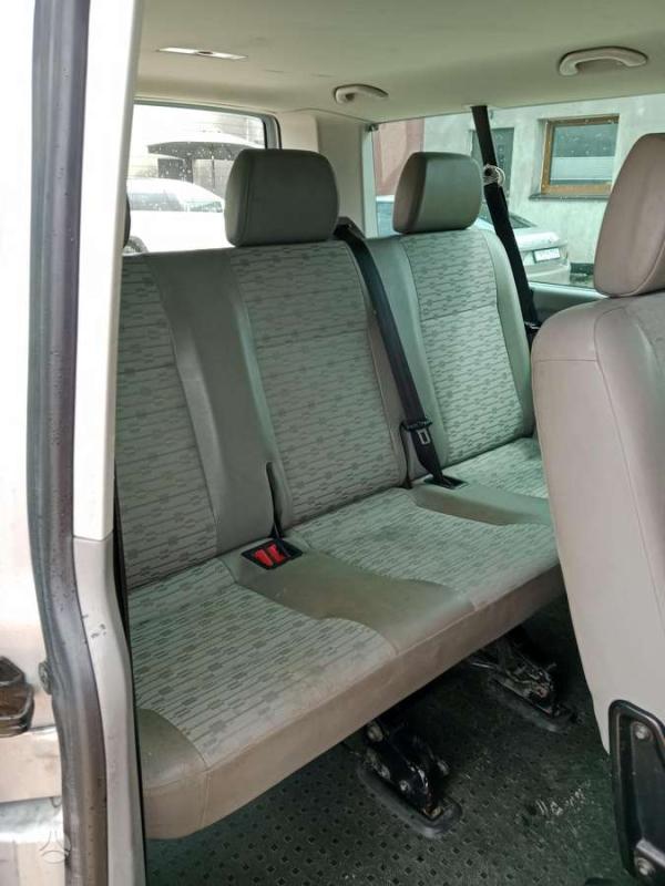 Grey Volkswagen Caravelle 2015 in Plunge, with an engine capacity of 2.00 L and mileage of 274 thousand km for 8900 €, photo 9 on AUTOMOTO.COM.LV