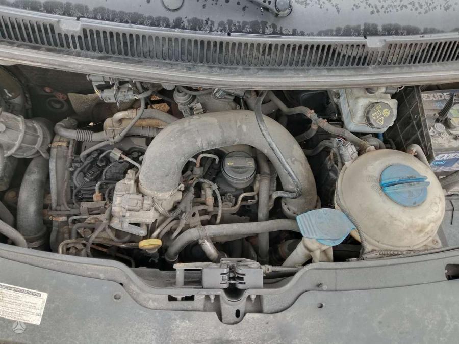 Grey Volkswagen Caravelle 2015 in Plunge, with an engine capacity of 2.00 L and mileage of 274 thousand km for 8900 €, photo 12 on AUTOMOTO.COM.LV