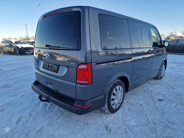 Grey Volkswagen Caravelle 2017 in Siauliai, with an engine capacity of 1.97 L and mileage of 165 thousand km for 14900 €, photo 5 on AUTOMOTO.COM.LV