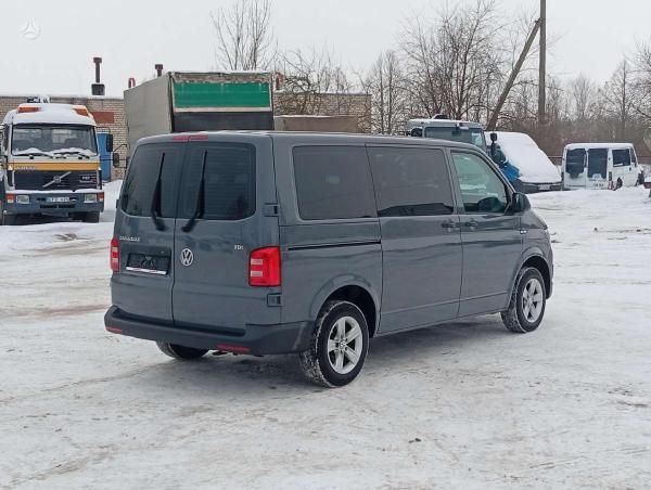 Grey Volkswagen Caravelle 2017 in Kedainiai, with an engine capacity of 2.00 L and mileage of 320 thousand km for 15900 €, photo 11 on AUTOMOTO.COM.LV