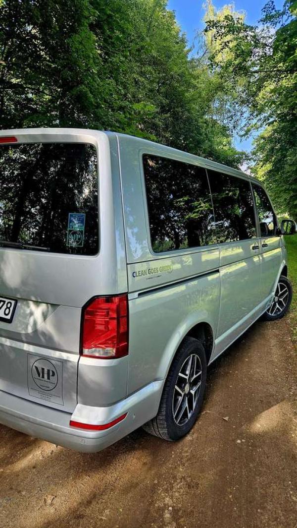 Grey Volkswagen Caravelle 2021 in Kaisiadorys, with an engine capacity of 2.00 L and mileage of 150 thousand km for 19200 €, photo 7 on AUTOMOTO.COM.LV