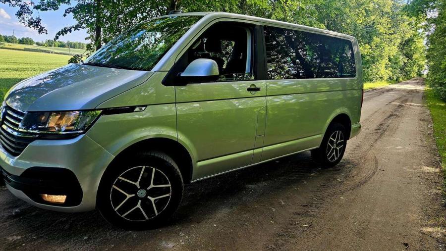 Pelēks Volkswagen Caravelle 2021 Kaišiadorys, ar dzinēja tilpumu 2.00 L un nobraukumu 150 tūkst. km par 19000 €, foto 1 vietnē AUTOMOTO.COM.LV
