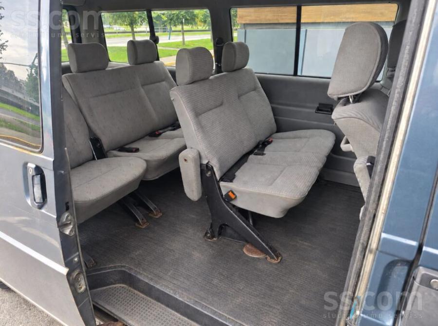 Pelēks Volkswagen Caravelle 1994 Rīga, ar dzinēja tilpumu 1.90 L un nobraukumu 370 tūkst. km par 1700 €, foto 4 vietnē AUTOMOTO.COM.LV