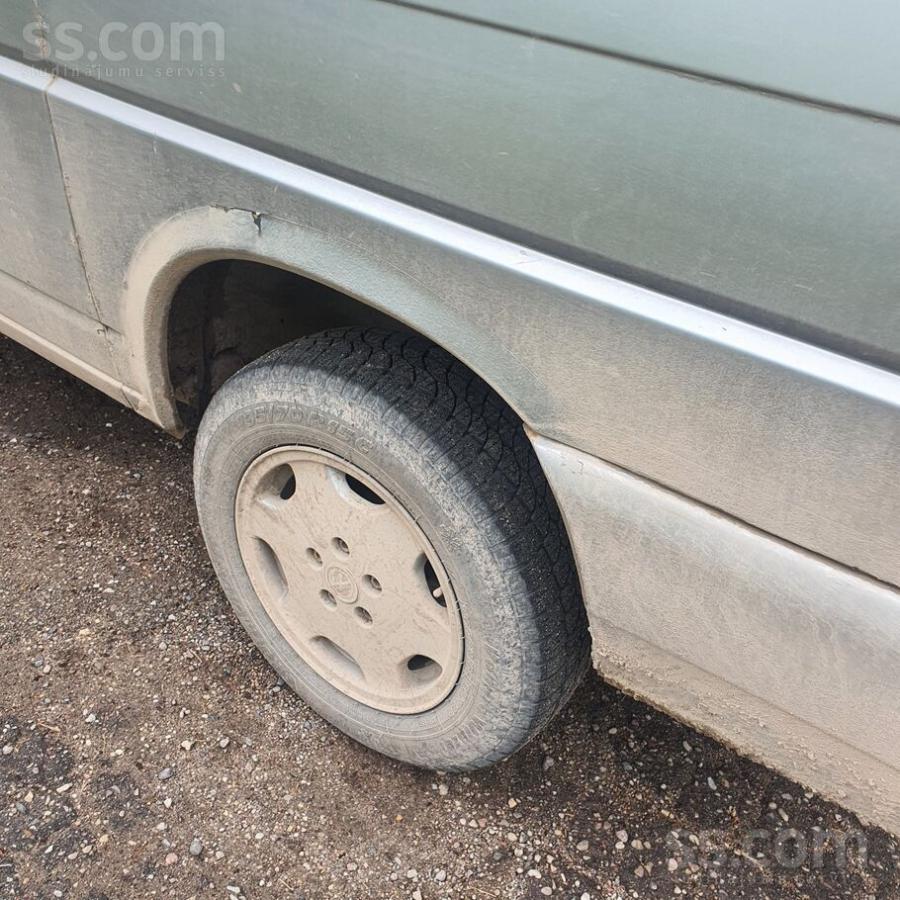 Grey Volkswagen Caravelle 1996 in Balvi, with an engine capacity of 2.50 L and mileage of 480 thousand km for 1730 €, photo 3 on AUTOMOTO.COM.LV