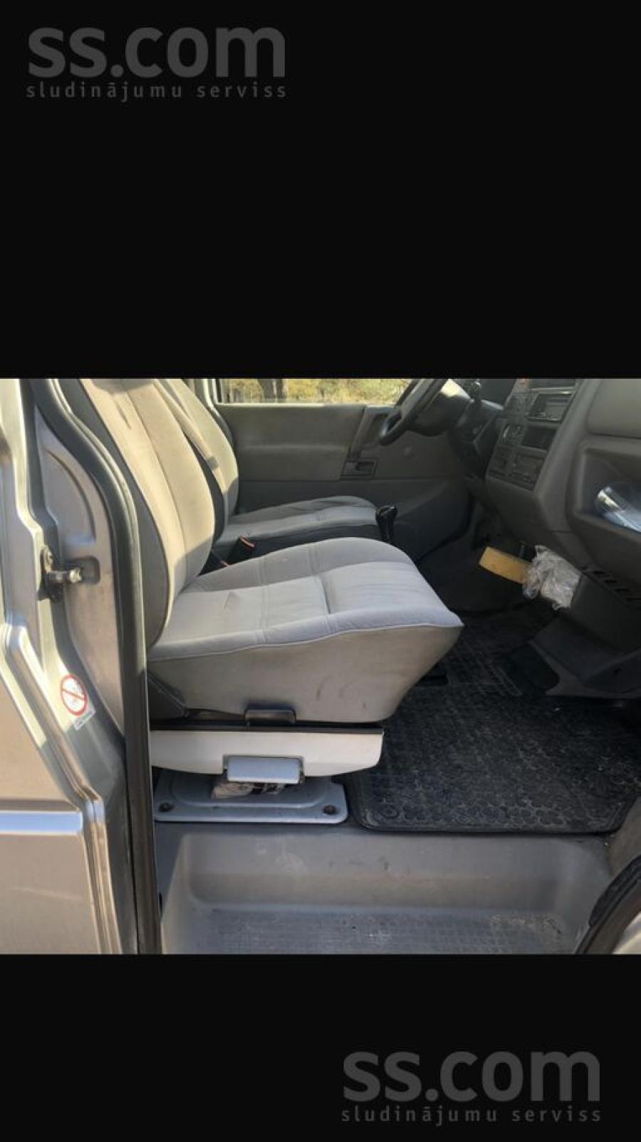 Pelēks Volkswagen Caravelle 1998 Ogre, ar dzinēja tilpumu 2.50 L un nobraukumu 205 tūkst. km par 6300 €, foto 5 vietnē AUTOMOTO.COM.LV