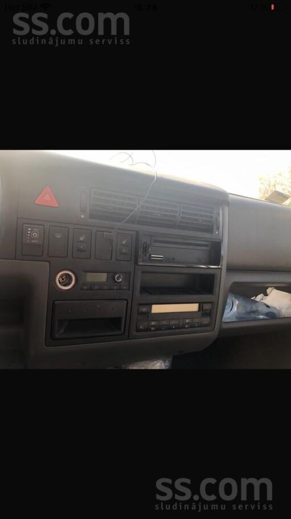 Pelēks Volkswagen Caravelle 1998 Ogre, ar dzinēja tilpumu 2.50 L un nobraukumu 205 tūkst. km par 6300 €, foto 5 vietnē AUTOMOTO.COM.LV