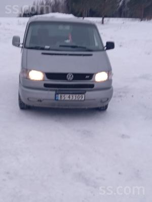 Pelēks Volkswagen Caravelle 2000 Tukums, ar dzinēja tilpumu 2.50 L un nobraukumu 438 tūkst. km par 3250 €, foto  vietnē AUTOMOTO.COM.LV