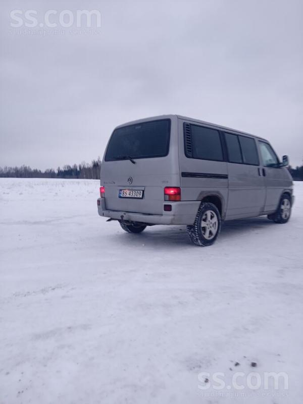 Pelēks Volkswagen Caravelle 2000 Tukums, ar dzinēja tilpumu 2.50 L un nobraukumu 438 tūkst. km par 3250 €, foto 4 vietnē AUTOMOTO.COM.LV