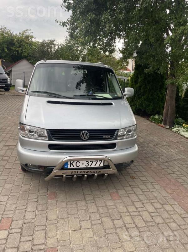 Grey Volkswagen Caravelle 2003 in Valka, with an engine capacity of 2.50 L and mileage of 472 thousand km for 3500 €, photo 1 on AUTOMOTO.COM.LV