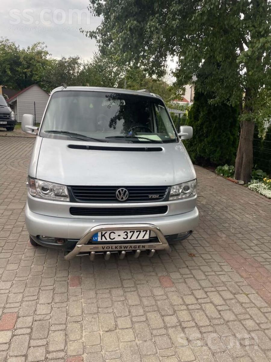 Grey Volkswagen Caravelle 2003 in Valka, with an engine capacity of 2.50 L and mileage of 472 thousand km for 3500 €, photo 1 on AUTOMOTO.COM.LV