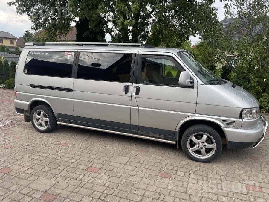 Grey Volkswagen Caravelle 2003 in Valka, with an engine capacity of 2.50 L and mileage of 472 thousand km for 3500 €, photo 4 on AUTOMOTO.COM.LV