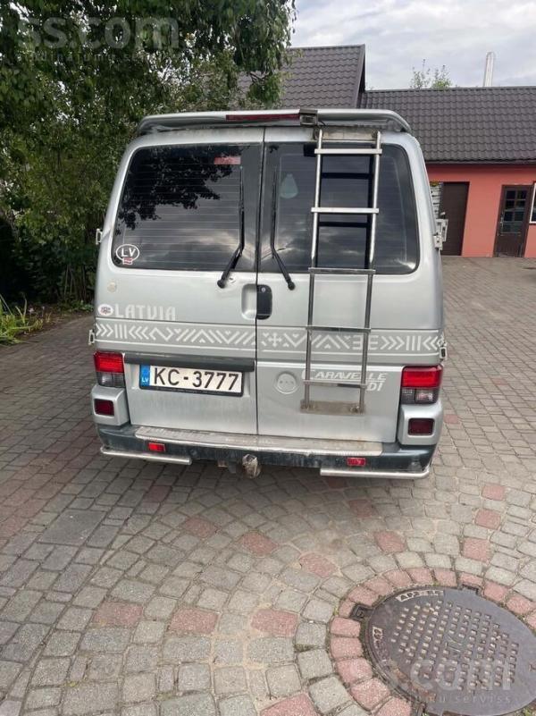 Grey Volkswagen Caravelle 2003 in Valka, with an engine capacity of 2.50 L and mileage of 472 thousand km for 3500 €, photo 5 on AUTOMOTO.COM.LV