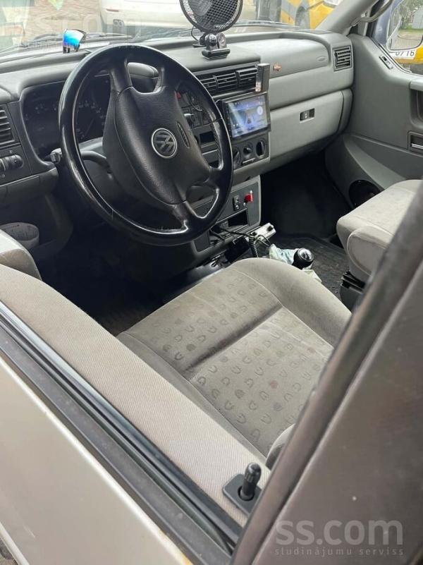 Grey Volkswagen Caravelle 2003 in Valka, with an engine capacity of 2.50 L and mileage of 472 thousand km for 3500 €, photo 7 on AUTOMOTO.COM.LV
