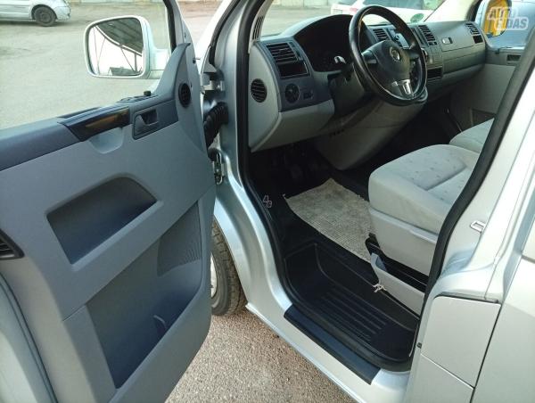 Grey Volkswagen Caravelle 2005 in Vilnius, with an engine capacity of 1.90 L and mileage of 301 thousand km for 5999 €, photo 7 on AUTOMOTO.COM.LV
