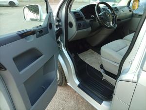 Pelēks Volkswagen Caravelle 2005 Viļņa, ar dzinēja tilpumu 1.90 L un nobraukumu 301 tūkst. km par 5999 €, foto 8 vietnē AUTOMOTO.COM.LV