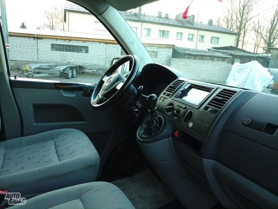 Pelēks Volkswagen Caravelle 2005 Viļņa, ar dzinēja tilpumu 1.90 L un nobraukumu 301 tūkst. km par 5999 €, foto 9 vietnē AUTOMOTO.COM.LV