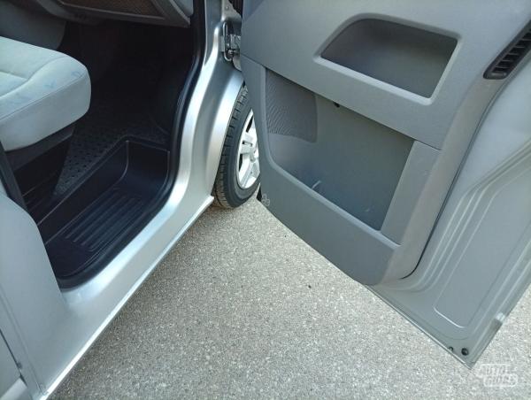 Grey Volkswagen Caravelle 2005 in Vilnius, with an engine capacity of 1.90 L and mileage of 301 thousand km for 5999 €, photo 9 on AUTOMOTO.COM.LV