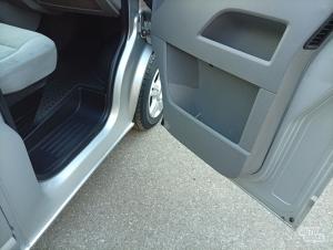 Pelēks Volkswagen Caravelle 2005 Viļņa, ar dzinēja tilpumu 1.90 L un nobraukumu 301 tūkst. km par 5999 €, foto 10 vietnē AUTOMOTO.COM.LV