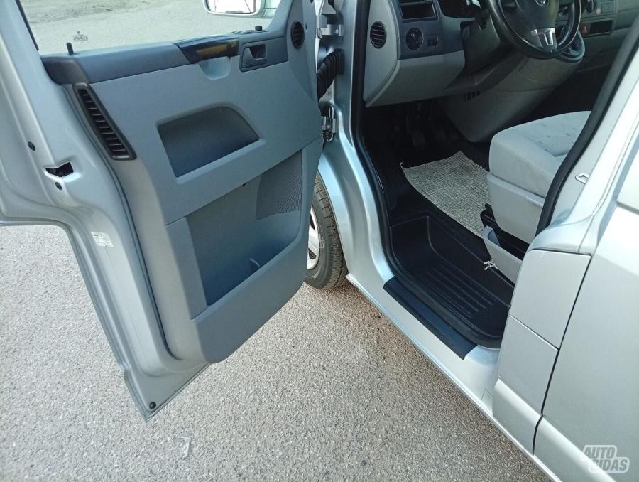 Pelēks Volkswagen Caravelle 2005 Viļņa, ar dzinēja tilpumu 1.90 L un nobraukumu 301 tūkst. km par 5999 €, foto 11 vietnē AUTOMOTO.COM.LV