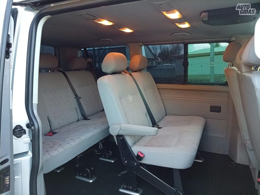 Pelēks Volkswagen Caravelle 2005 Viļņa, ar dzinēja tilpumu 1.90 L un nobraukumu 301 tūkst. km par 5999 €, foto 12 vietnē AUTOMOTO.COM.LV