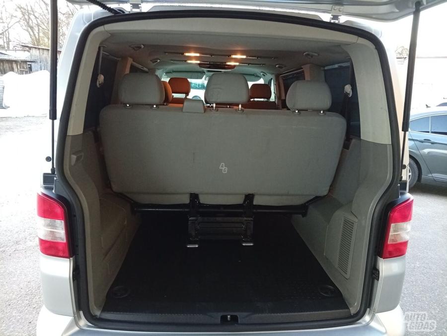 Pelēks Volkswagen Caravelle 2005 Viļņa, ar dzinēja tilpumu 1.90 L un nobraukumu 301 tūkst. km par 5999 €, foto 15 vietnē AUTOMOTO.COM.LV