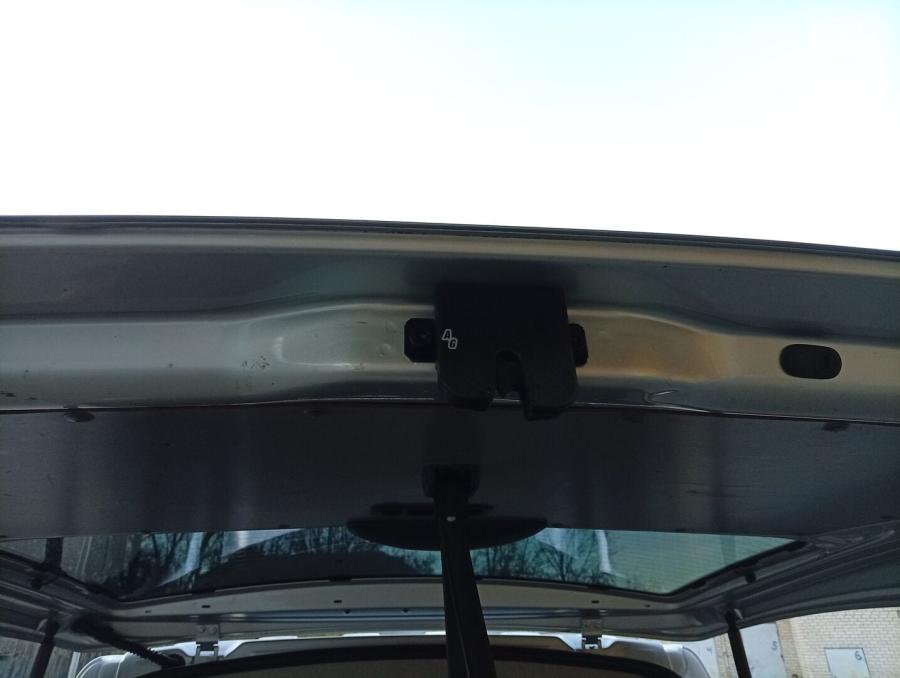 Pelēks Volkswagen Caravelle 2005 Viļņa, ar dzinēja tilpumu 1.90 L un nobraukumu 301 tūkst. km par 5999 €, foto 17 vietnē AUTOMOTO.COM.LV