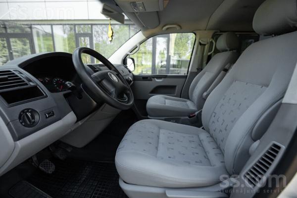 Grey Volkswagen Caravelle 2005 in Tukums, with an engine capacity of 2.50 L and mileage of 0 thousand km for 7300 €, photo 4 on AUTOMOTO.COM.LV