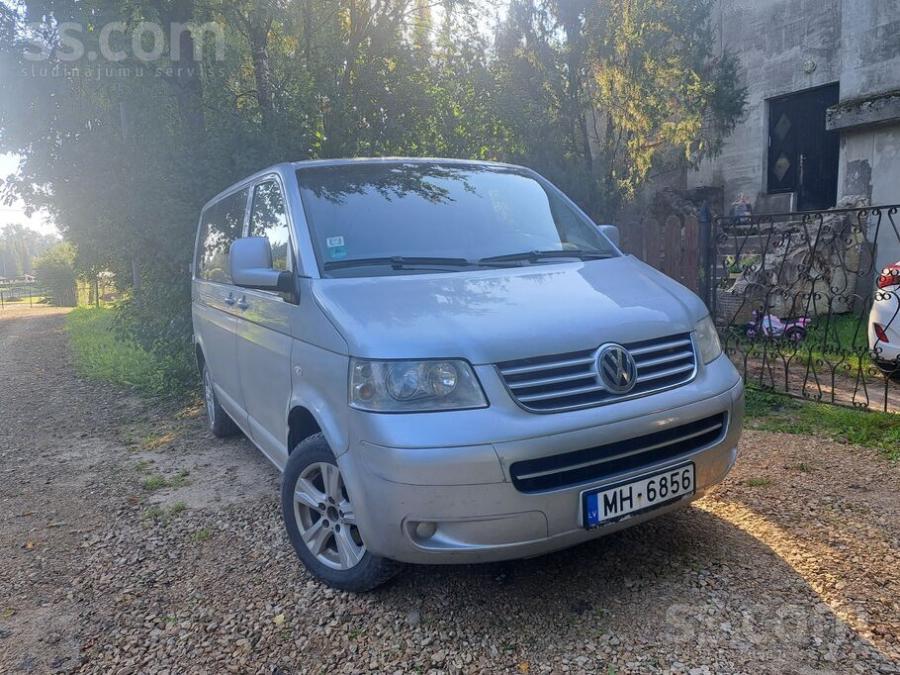 Grey Volkswagen Caravelle 2005 in Ogre, with an engine capacity of 2.50 L and mileage of 490 thousand km for 3100 €, photo 1 on AUTOMOTO.COM.LV