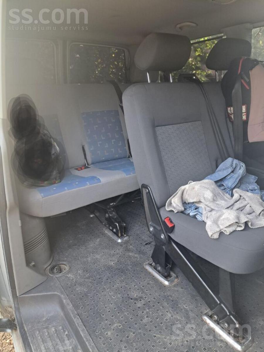 Grey Volkswagen Caravelle 2005 in Ogre, with an engine capacity of 2.50 L and mileage of 490 thousand km for 3100 €, photo 7 on AUTOMOTO.COM.LV