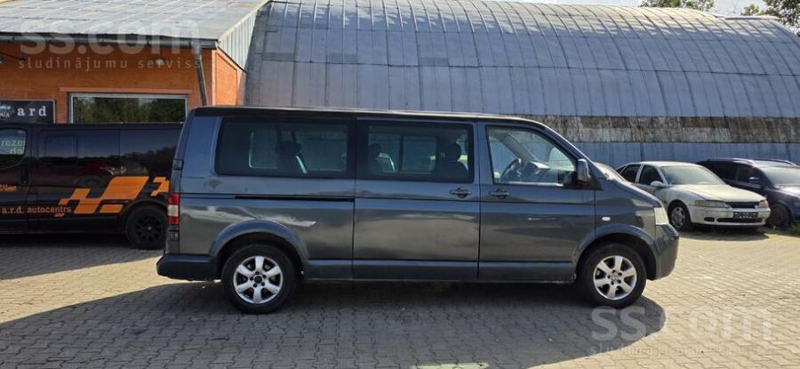 Grey Volkswagen Caravelle 2006 in Valmiera, with an engine capacity of 2.50 L and mileage of 388 thousand km for 4300 €, photo 3 on AUTOMOTO.COM.LV