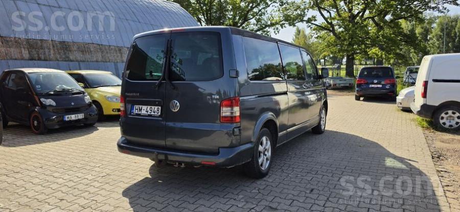 Grey Volkswagen Caravelle 2006 in Valmiera, with an engine capacity of 2.50 L and mileage of 388 thousand km for 4300 €, photo 4 on AUTOMOTO.COM.LV
