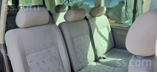 Grey Volkswagen Caravelle 2006 in Valmiera, with an engine capacity of 2.50 L and mileage of 388 thousand km for 4300 €, photo 9 on AUTOMOTO.COM.LV