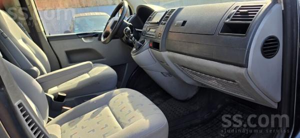 Grey Volkswagen Caravelle 2006 in Valmiera, with an engine capacity of 2.50 L and mileage of 388 thousand km for 4300 €, photo 10 on AUTOMOTO.COM.LV