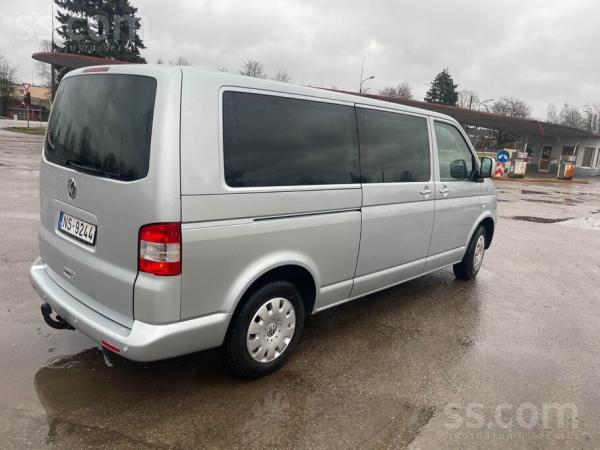 Pelēks Volkswagen Caravelle 2006 Ogre, ar dzinēja tilpumu 2.50 L un nobraukumu 371 tūkst. km par 5850 €, foto 3 vietnē AUTOMOTO.COM.LV