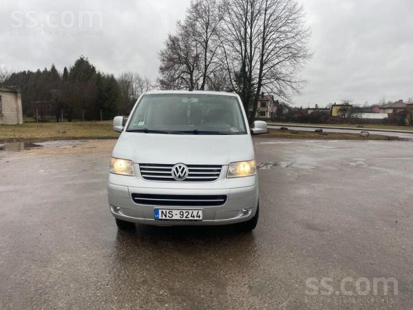 Pelēks Volkswagen Caravelle 2006 Ogre, ar dzinēja tilpumu 2.50 L un nobraukumu 371 tūkst. km par 5850 €, foto 4 vietnē AUTOMOTO.COM.LV