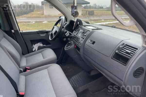 Pelēks Volkswagen Caravelle 2006 Ogre, ar dzinēja tilpumu 2.50 L un nobraukumu 371 tūkst. km par 5850 €, foto 5 vietnē AUTOMOTO.COM.LV