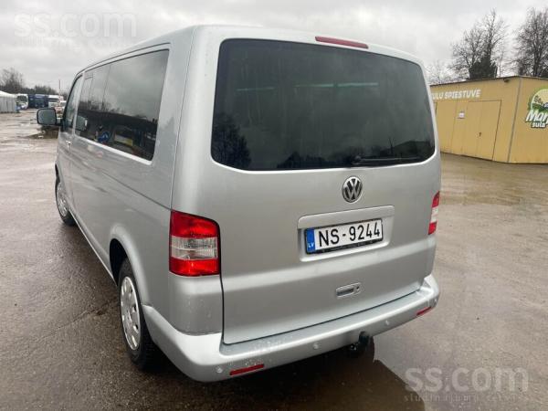 Pelēks Volkswagen Caravelle 2006 Ogre, ar dzinēja tilpumu 2.50 L un nobraukumu 371 tūkst. km par 5850 €, foto 7 vietnē AUTOMOTO.COM.LV