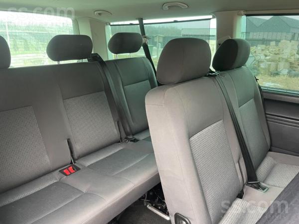 Pelēks Volkswagen Caravelle 2006 Ogre, ar dzinēja tilpumu 2.50 L un nobraukumu 371 tūkst. km par 5850 €, foto 9 vietnē AUTOMOTO.COM.LV