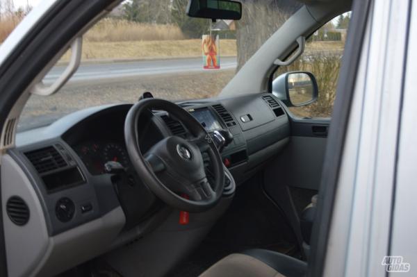 Grey Volkswagen Caravelle 2007 in Ignalina, with an engine capacity of 2.50 L and mileage of 325 thousand km for 7100 €, photo 5 on AUTOMOTO.COM.LV