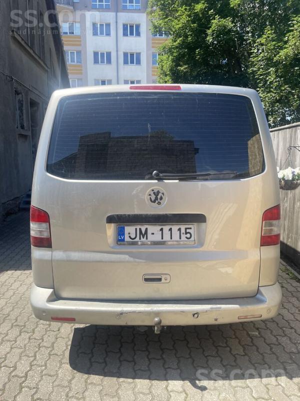 Pelēks Volkswagen Caravelle 2007 Liepāja, ar dzinēja tilpumu 2.50 L un nobraukumu 295 tūkst. km par 4300 €, foto 2 vietnē AUTOMOTO.COM.LV