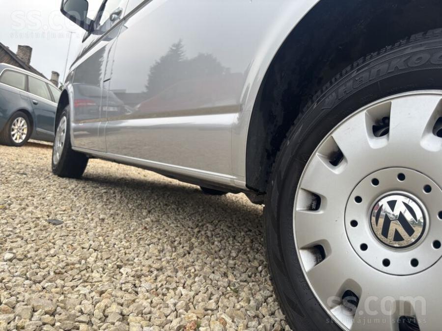 Pelēks Volkswagen Caravelle 2008 Rēzekne, ar dzinēja tilpumu 2.50 L un nobraukumu 360 tūkst. km par 7500 €, foto 5 vietnē AUTOMOTO.COM.LV