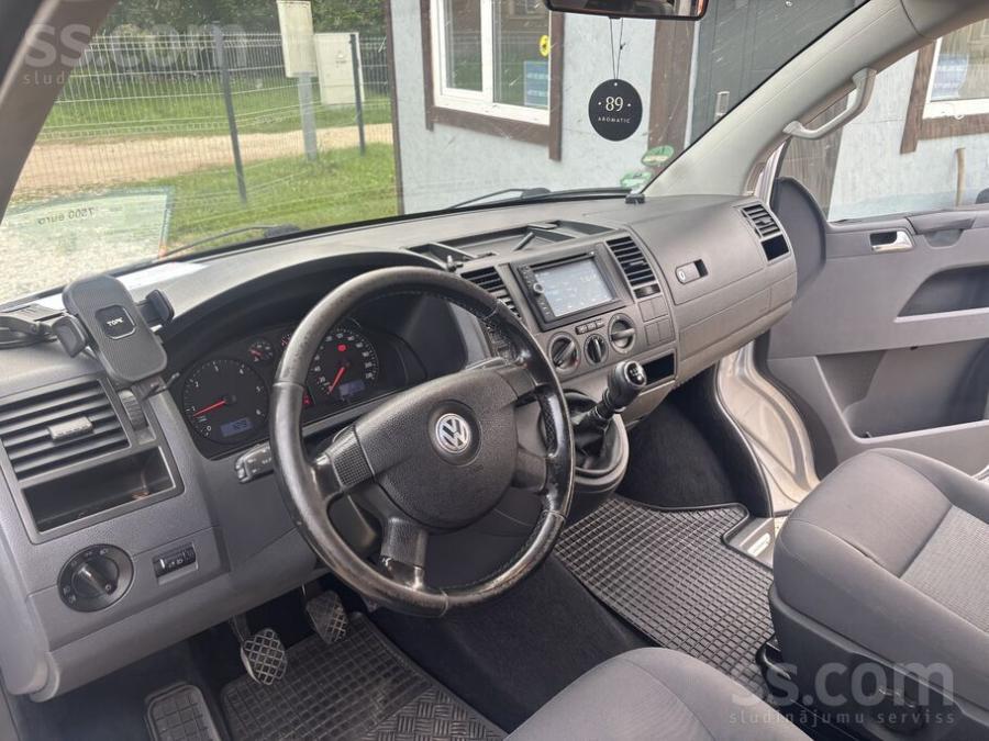Pelēks Volkswagen Caravelle 2008 Rēzekne, ar dzinēja tilpumu 2.50 L un nobraukumu 360 tūkst. km par 7500 €, foto 11 vietnē AUTOMOTO.COM.LV
