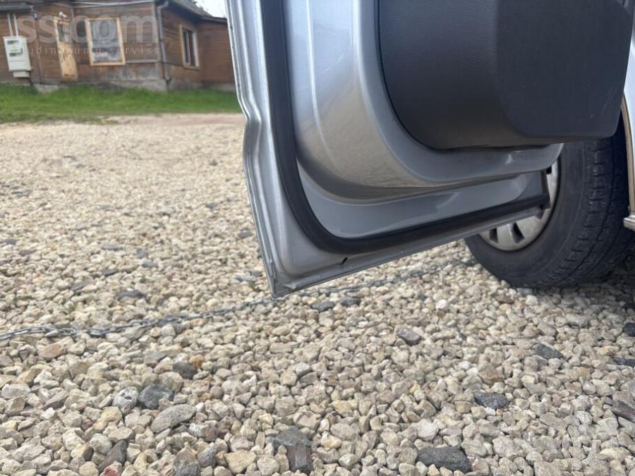 Pelēks Volkswagen Caravelle 2008 Rēzekne, ar dzinēja tilpumu 2.50 L un nobraukumu 360 tūkst. km par 7500 €, foto 12 vietnē AUTOMOTO.COM.LV