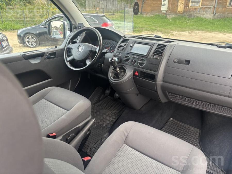 Pelēks Volkswagen Caravelle 2008 Rēzekne, ar dzinēja tilpumu 2.50 L un nobraukumu 360 tūkst. km par 7500 €, foto 13 vietnē AUTOMOTO.COM.LV