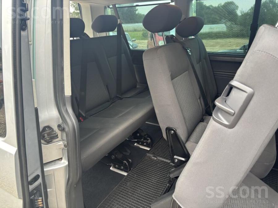 Pelēks Volkswagen Caravelle 2008 Rēzekne, ar dzinēja tilpumu 2.50 L un nobraukumu 360 tūkst. km par 7500 €, foto 15 vietnē AUTOMOTO.COM.LV