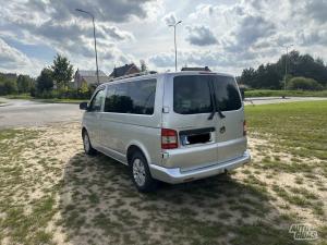 Pelēks Volkswagen Caravelle 2009 Viļņa, ar dzinēja tilpumu 2.50 L un nobraukumu 522 tūkst. km par 7499 €, foto 4 vietnē AUTOMOTO.COM.LV