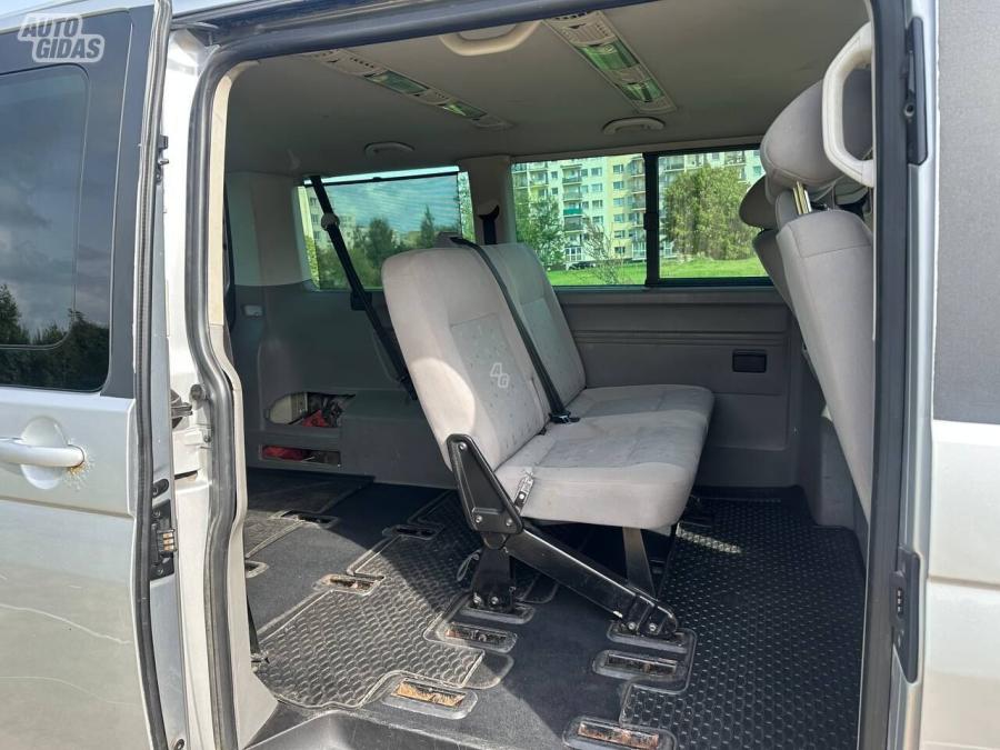 Pelēks Volkswagen Caravelle 2009 Viļņa, ar dzinēja tilpumu 2.50 L un nobraukumu 522 tūkst. km par 7499 €, foto 9 vietnē AUTOMOTO.COM.LV