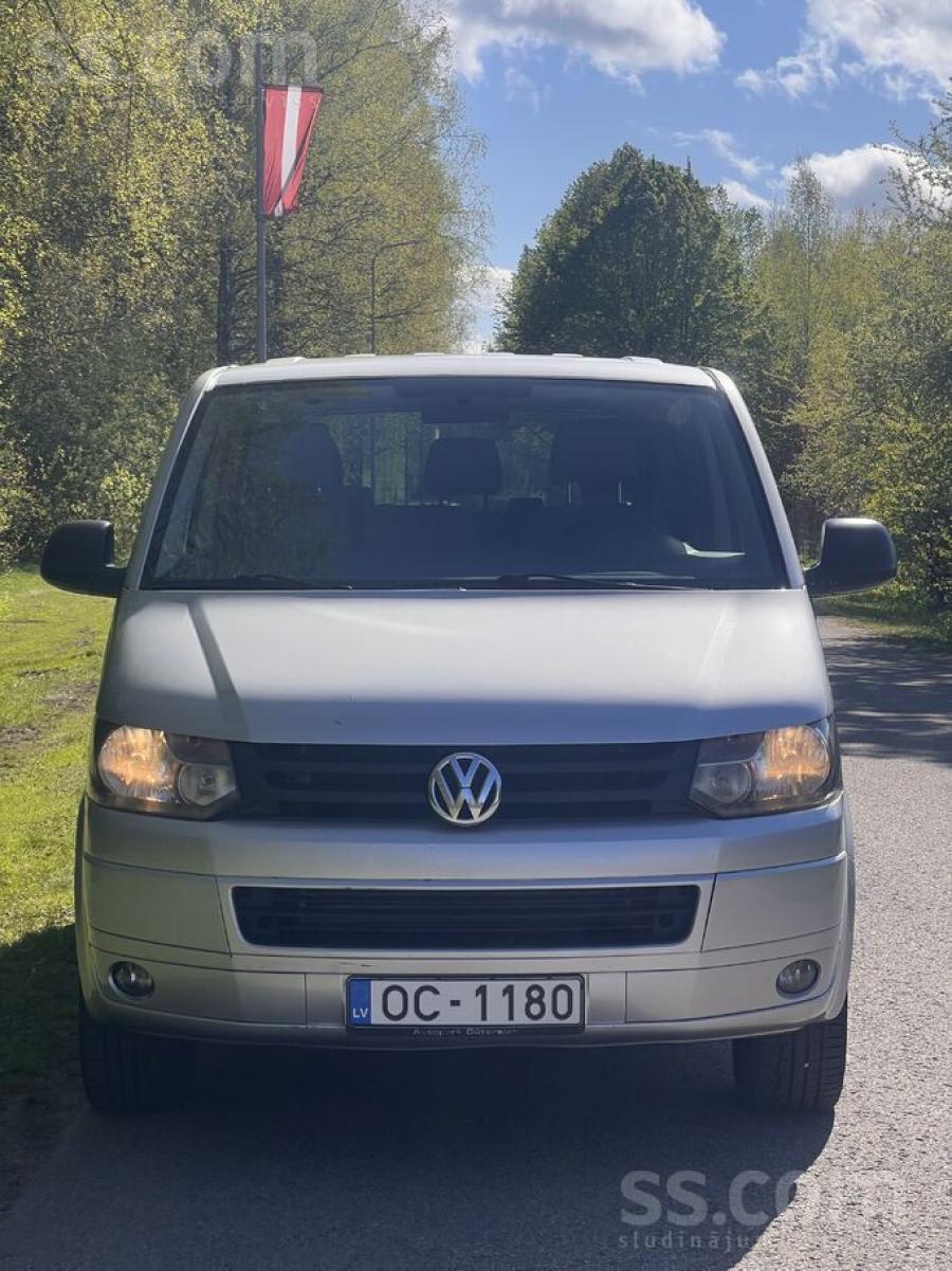 Grey Volkswagen Caravelle 2010 in Riga, with an engine capacity of 2.00 L and mileage of 181 thousand km for 8700 €, photo 3 on AUTOMOTO.COM.LV